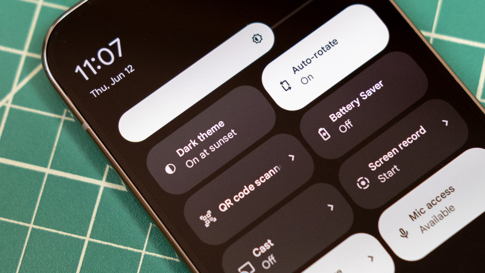 Cara Mudah Mengaktifkan Tema Dark Mode Android yang Bikin Tampilan ...